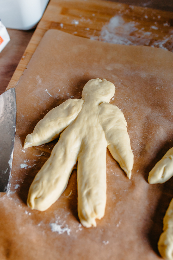 Weckmänner mit Zuckerguss und Mandeln – heyitsju.de